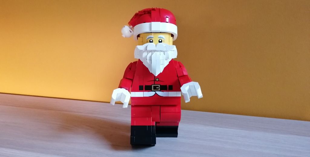 Guest-Review : LEGO 40820 Up-Scaled Santa Minifigure - Brickonaute